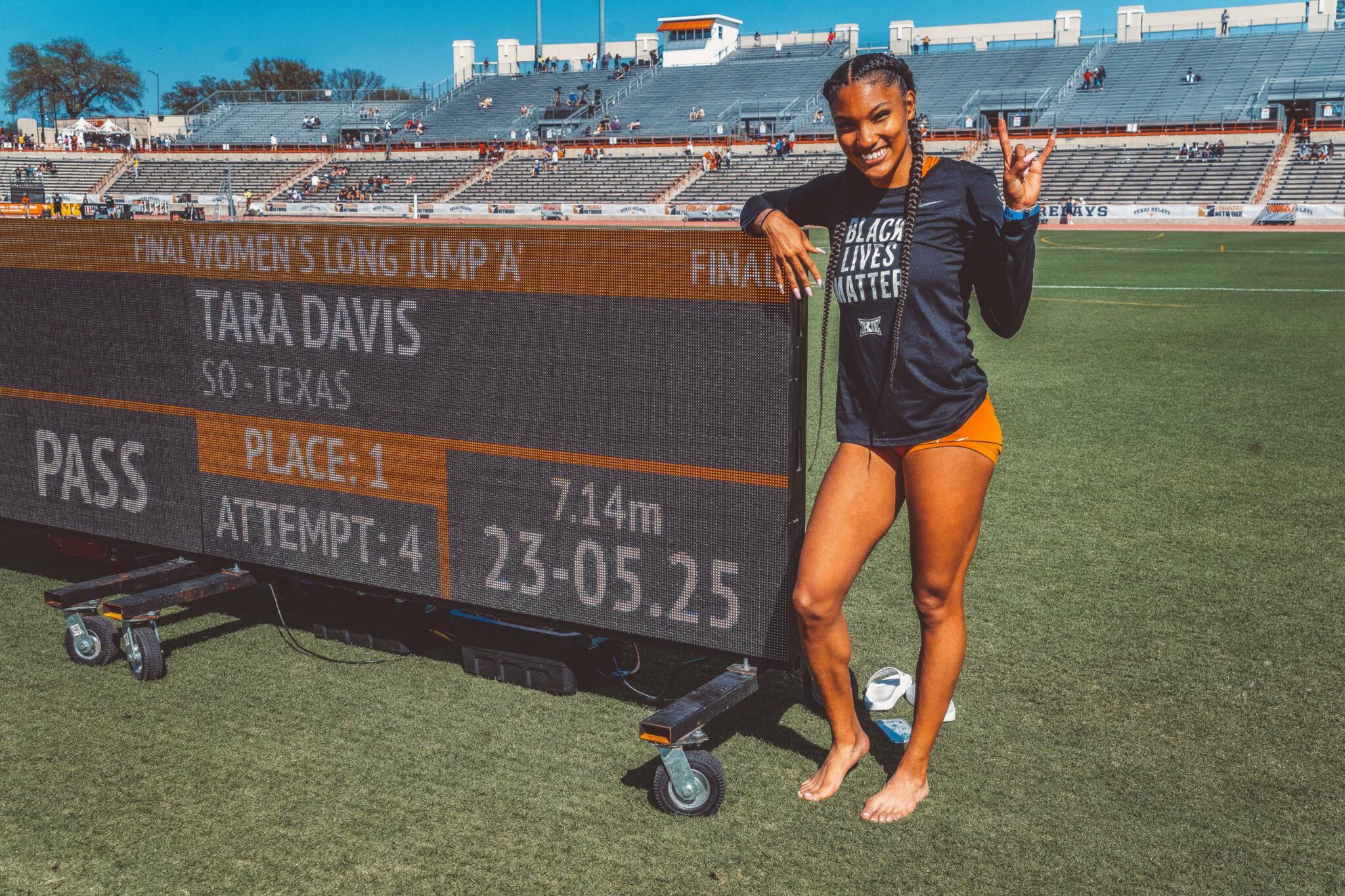 Tara Davis zweeft meteen voorbij zeven meter in openlucht, Australiërs ...