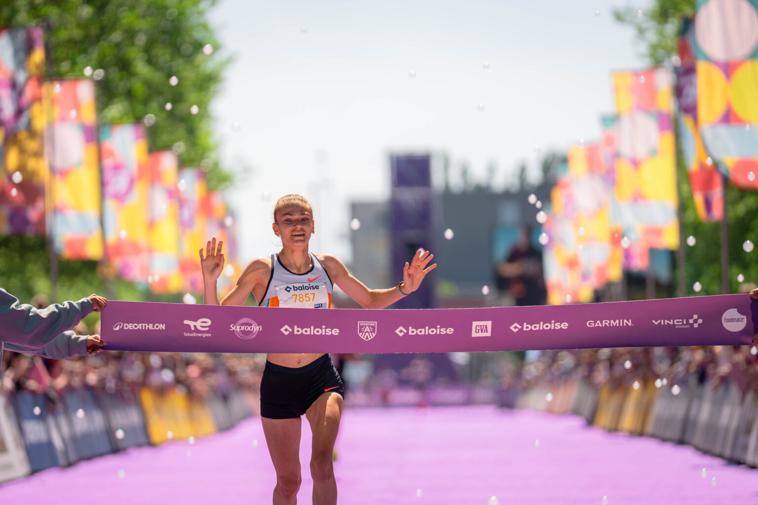 Jana Van Lent loopt naar Europese toptijd op Baloise Antwerp 10 Miles ...