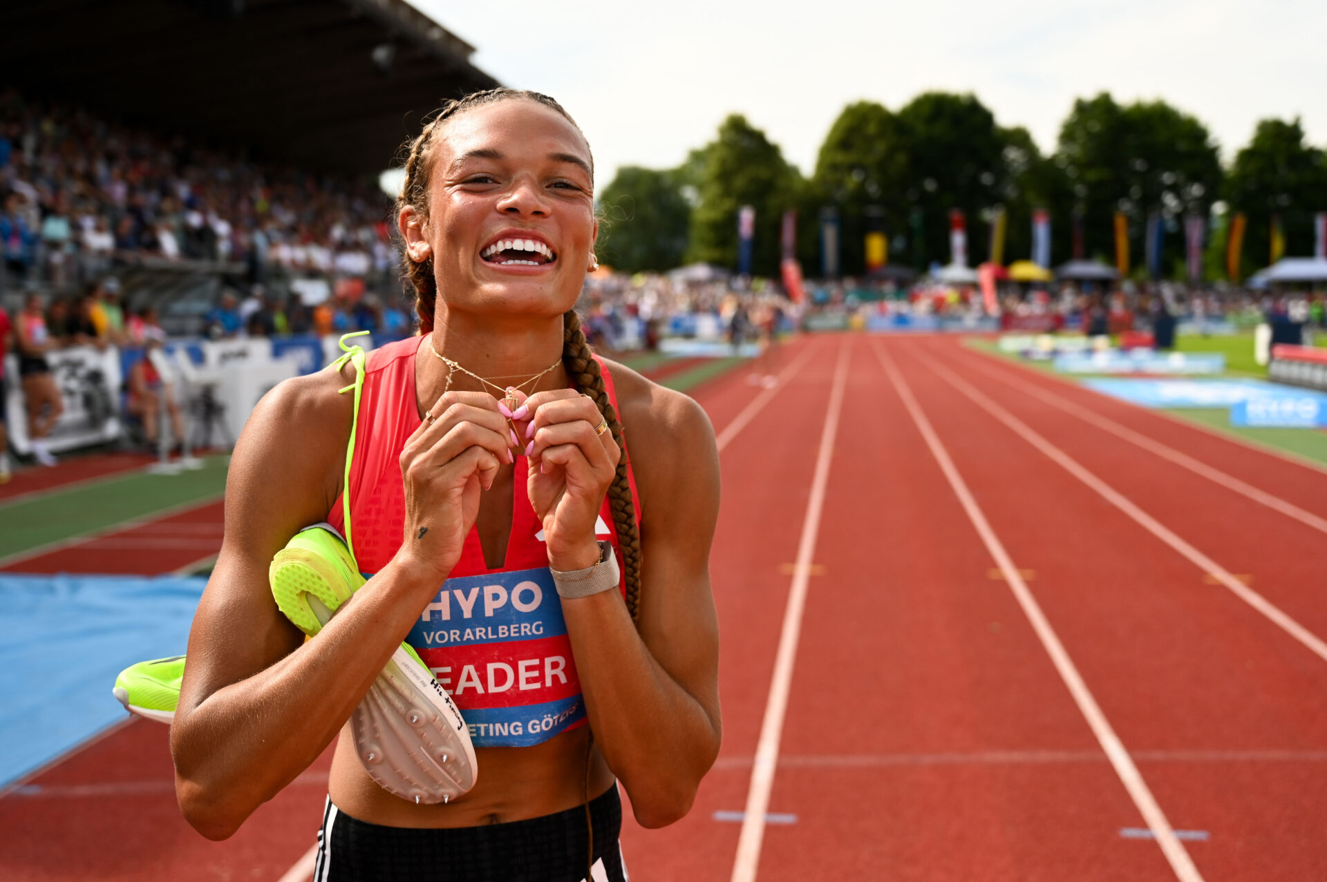 Götzis dag 2: Anna Hall rondt 7.000 puntenkaap en springt over Thiam ...