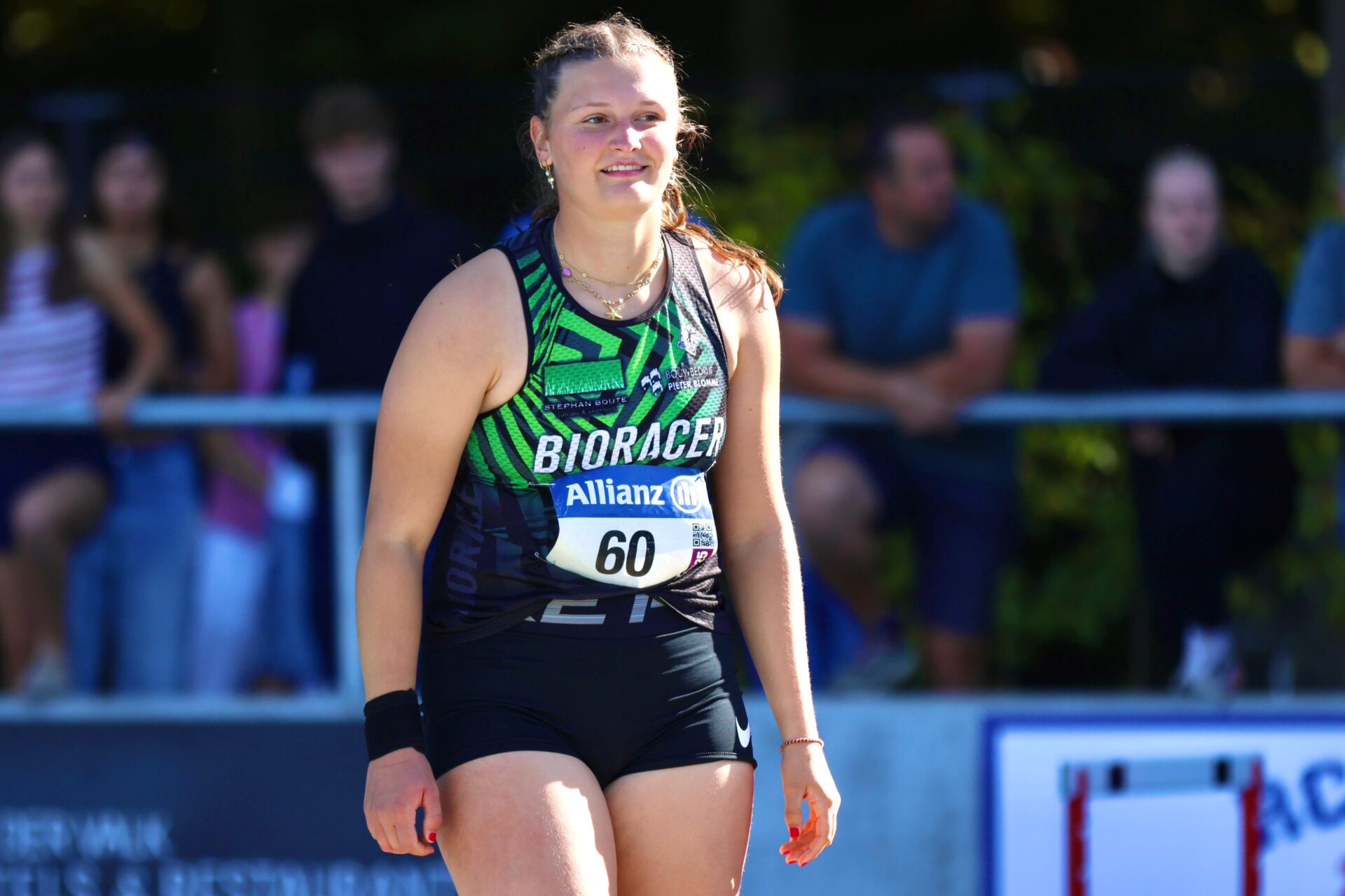 Manon Beernaert slingert hamer naar BR junioren en bevestigt WK U20 ...